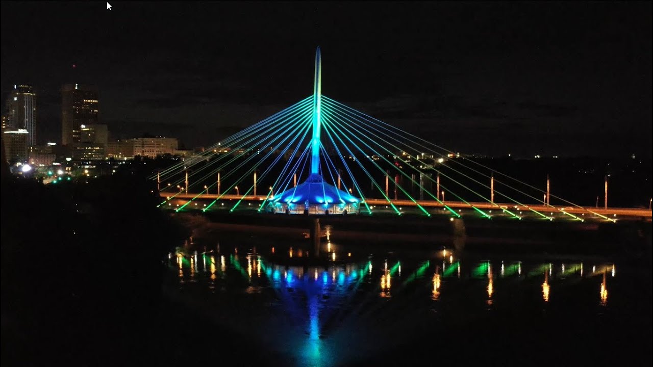 You Can Now Request Special Lighting Colors for Esplanade Riel and the ...